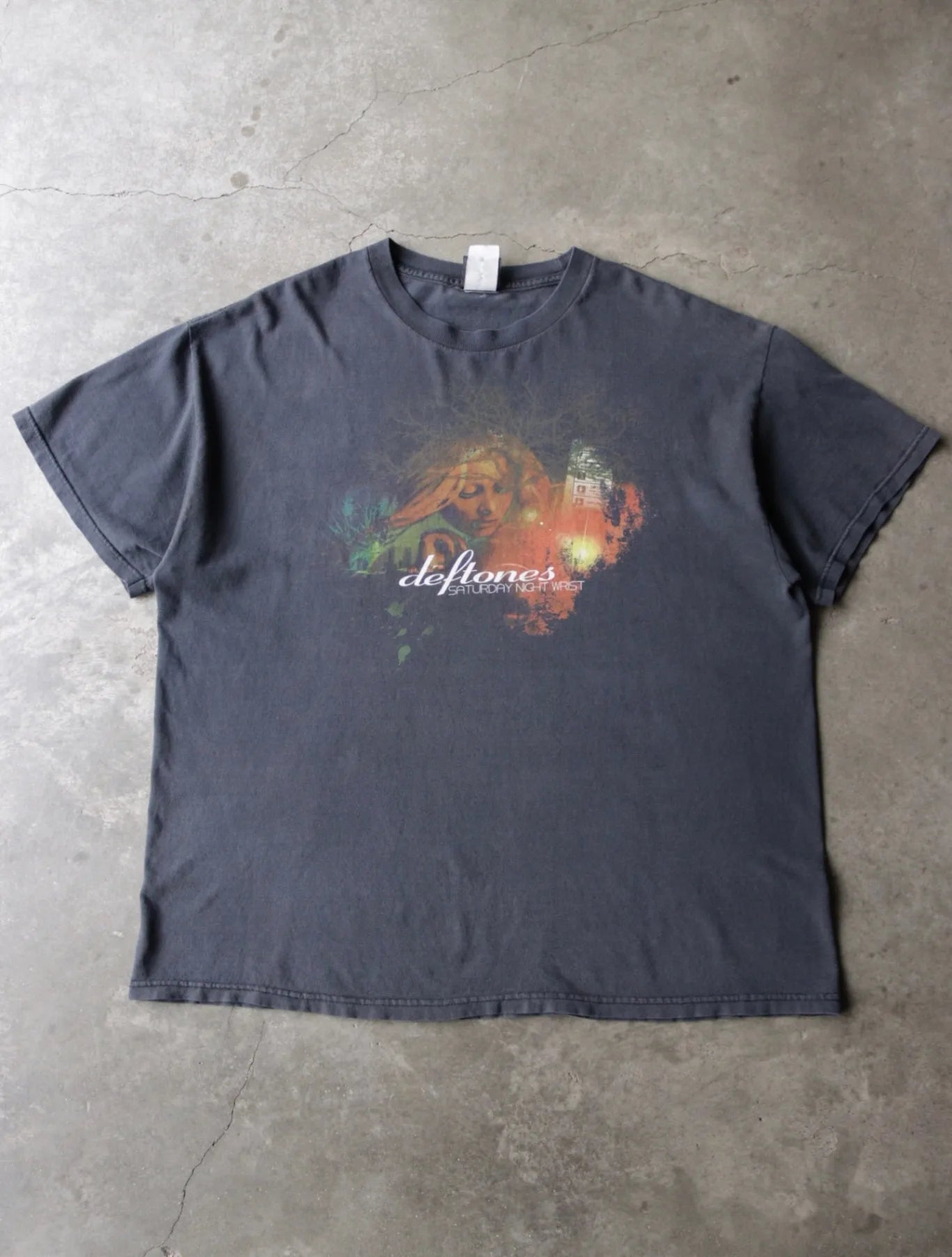 2000S DEFTONES SATURDAY NIGHT WRIST BAND TEE – TWO FOLD